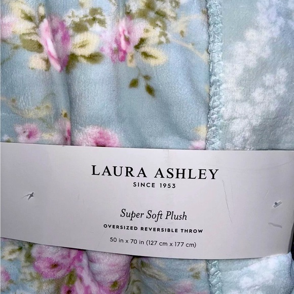 Laura Ashley | Bedding | Nwt Laura Ashley Vintage Floral Print Throw Blanket | Poshmark